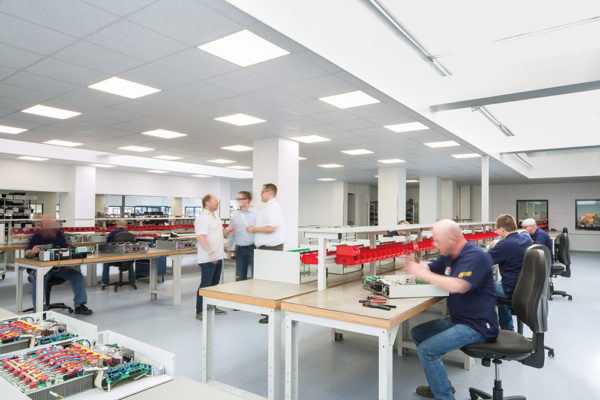 EA Elektro-Automatik - Electric & Hybrid Vehicle Technology International