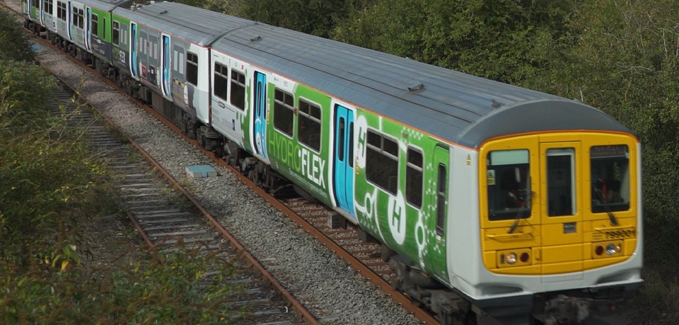 HydroFLEX: UK’s first-ever hydrogen-powered train begins mainline trial ...